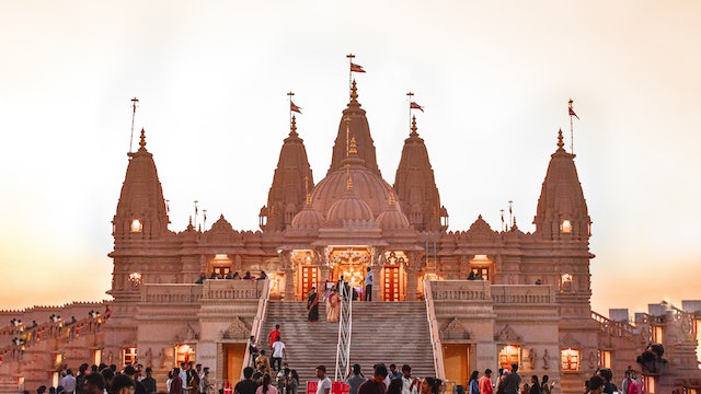 BAPS Shri Swaminarayan Mandir In Chicago | Travel Pediya